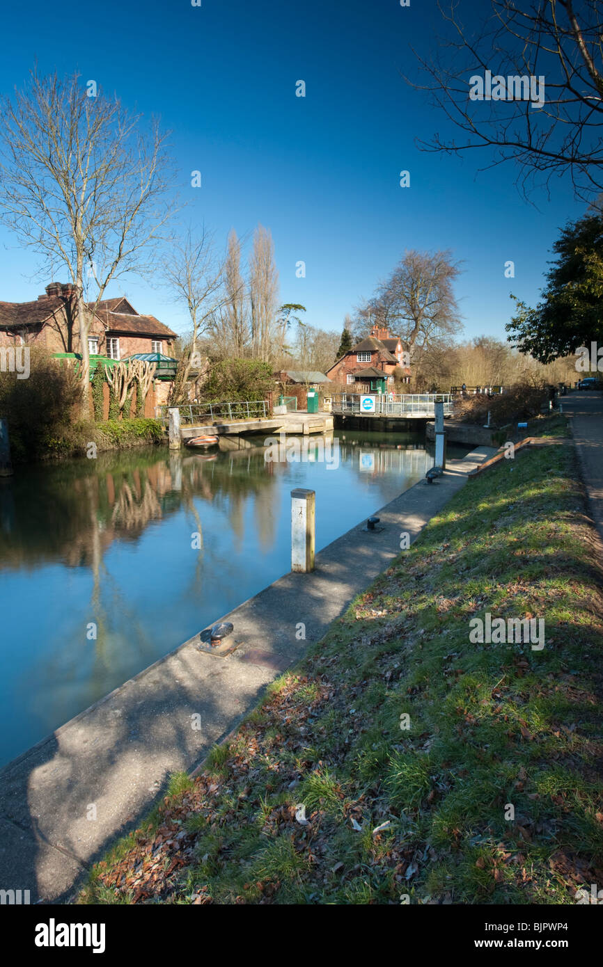 Sonning Lock on the River Thames, Sonning, Berkshire, Uk Stock Photo ...