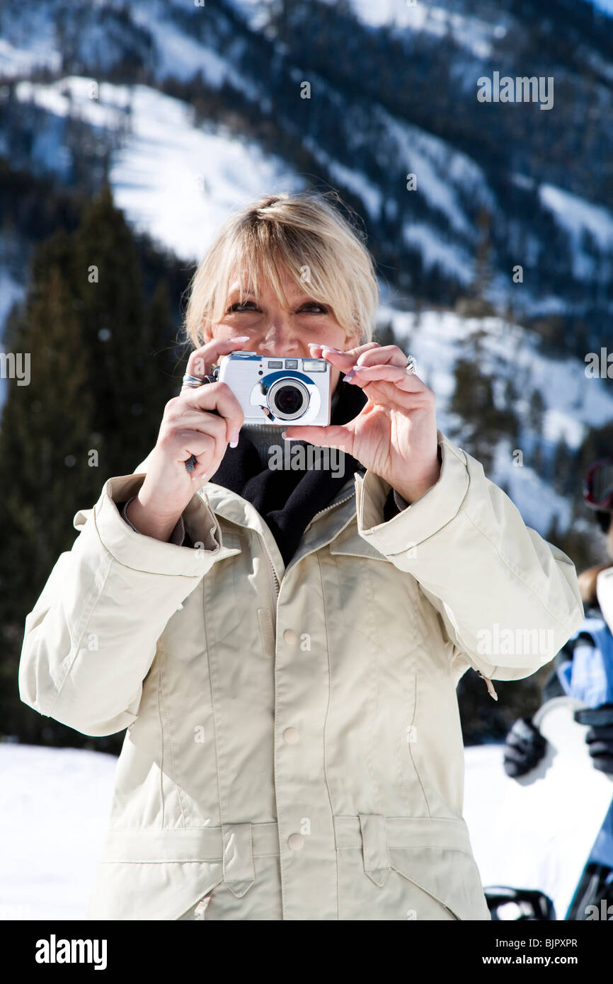 Woman standing outside facing camera hi-res stock photography and ...