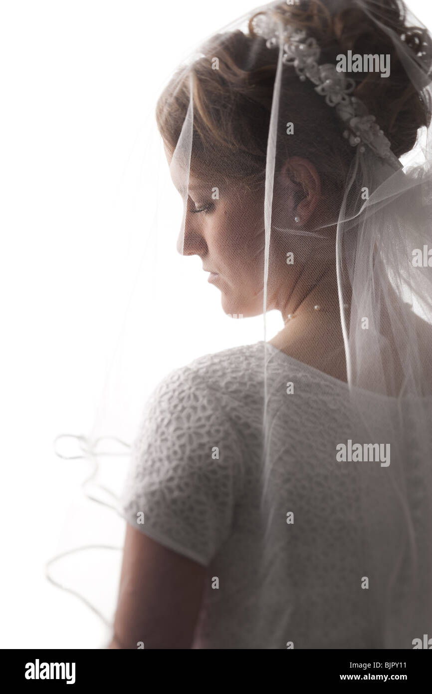Side profile of bride in veil Stock Photo - Alamy