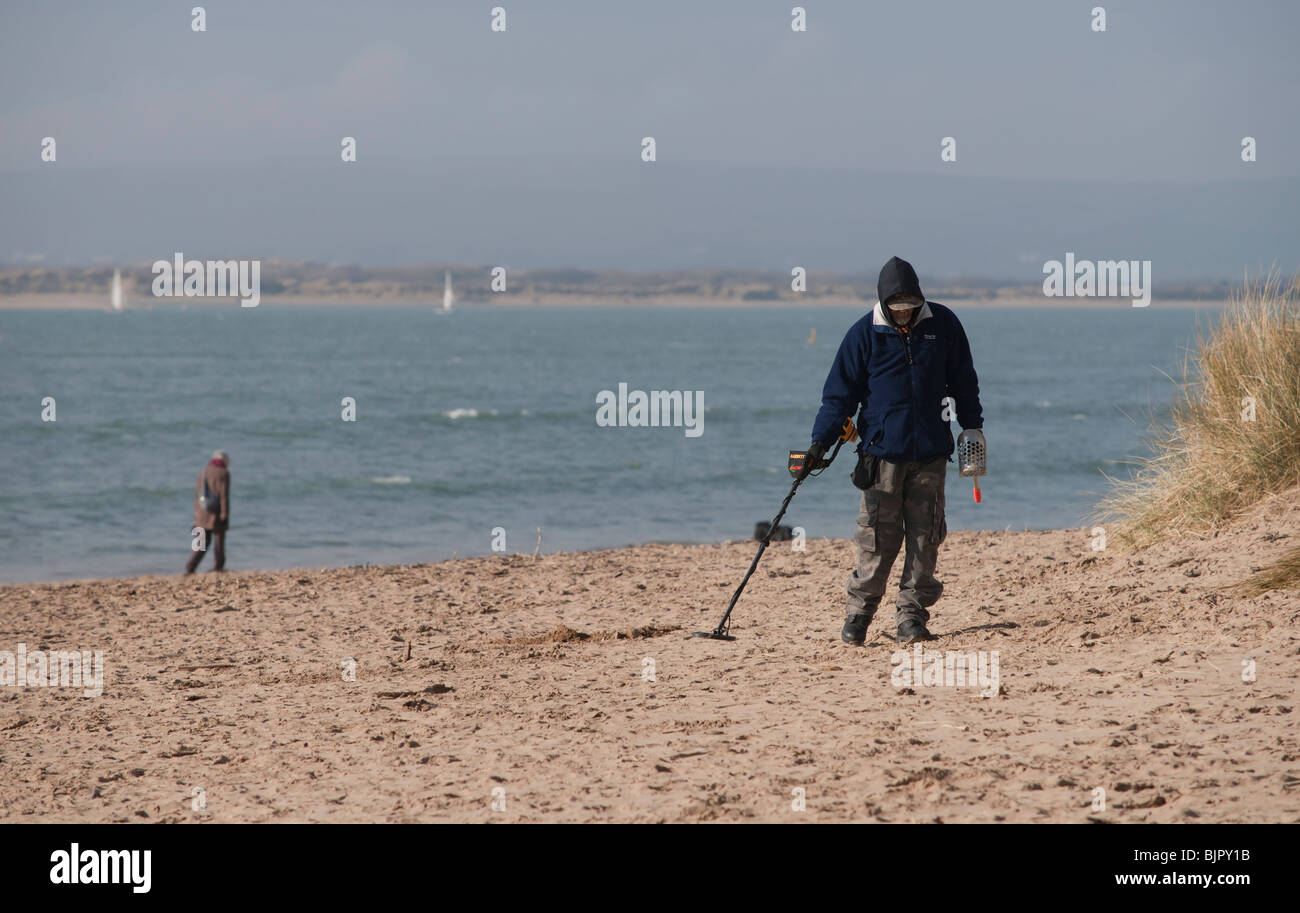 A man Metal detecting on the beach at Instow. North Devon. UK Stock Photo - Alamy