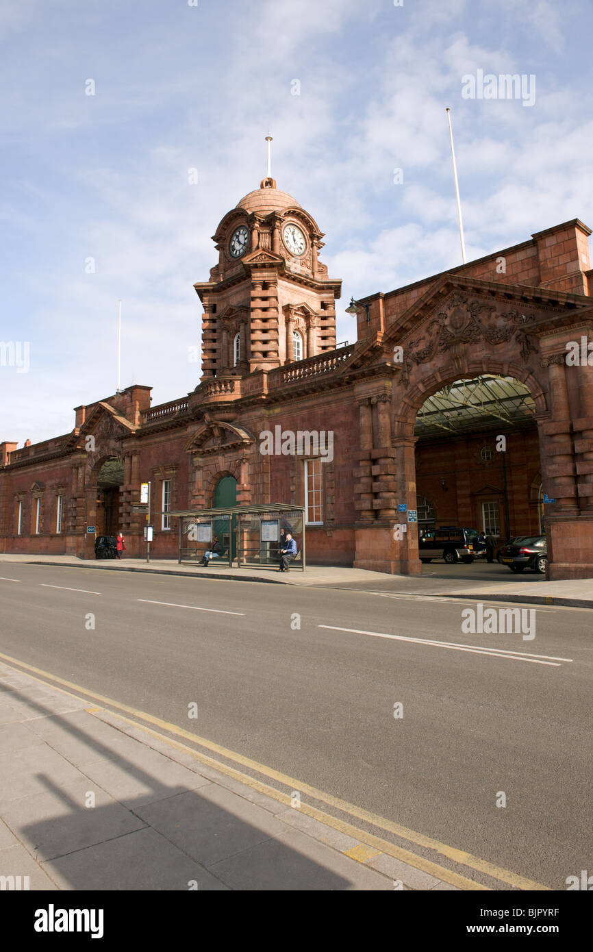 Nottingham train station hi-res stock photography and images - Alamy