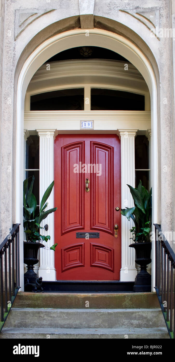 Red Front Door Savannah Georgia Stock Photo - Alamy
