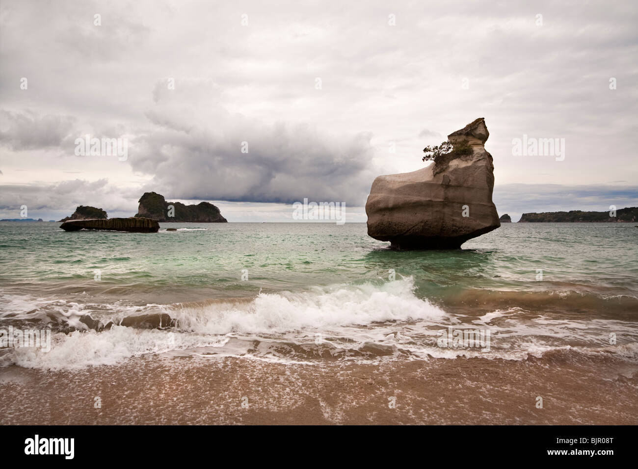 Sea stack rock formations beach hi-res stock photography and images - Alamy