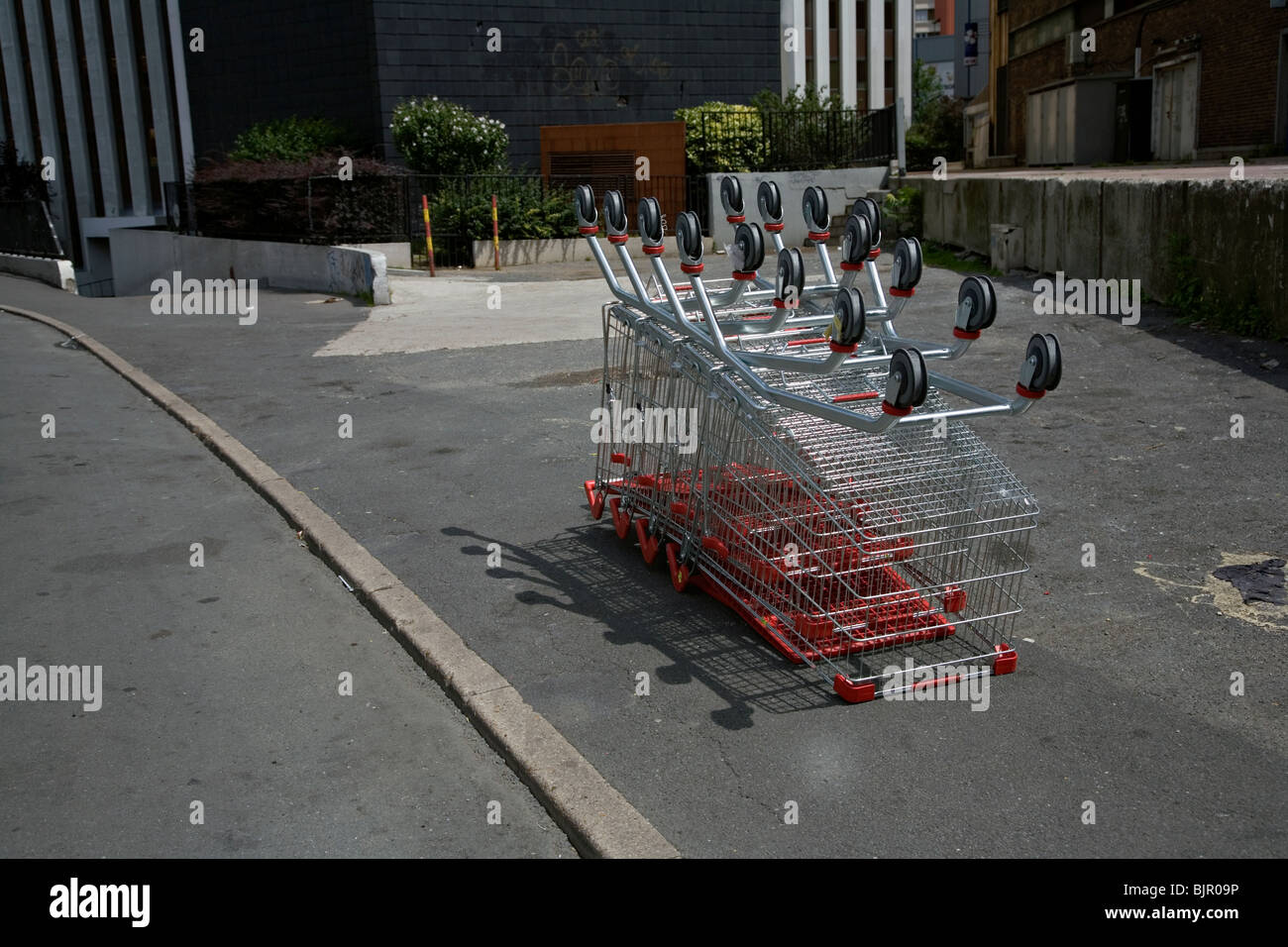 shopping trolleys in paris, france Stock Photo - Alamy