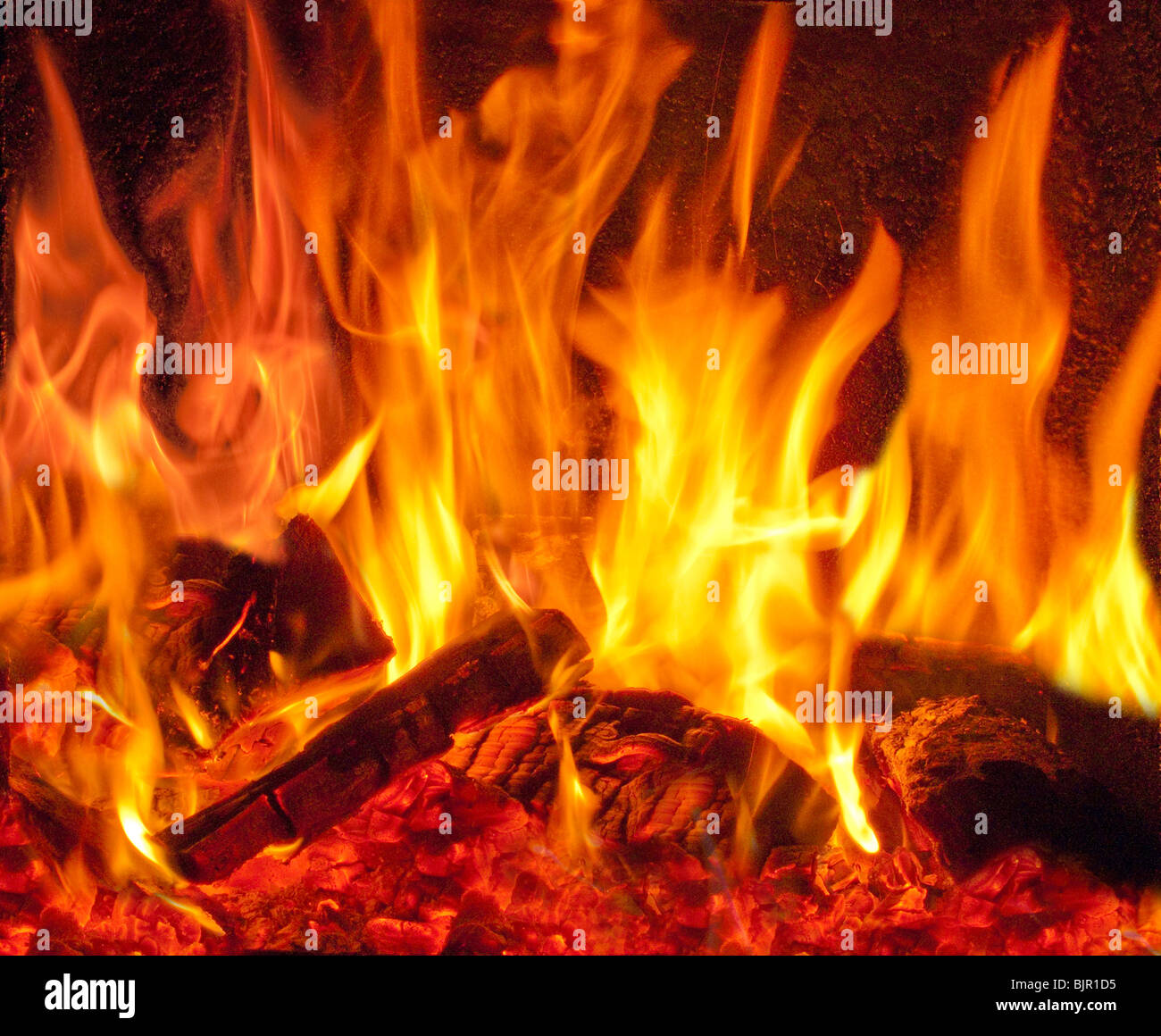 A blazing log fire Stock Photo - Alamy