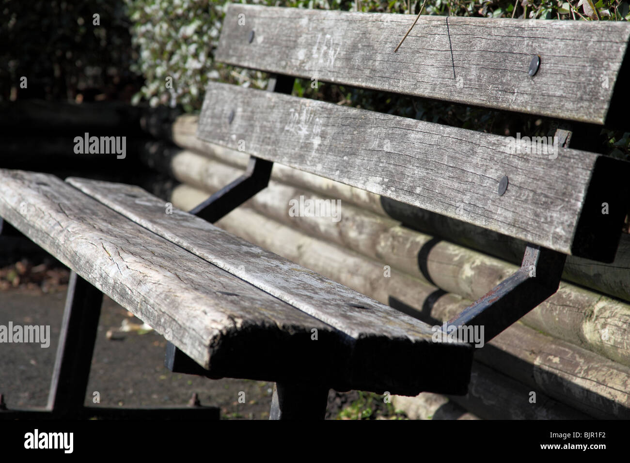 empty park bench Stock Photo - Alamy