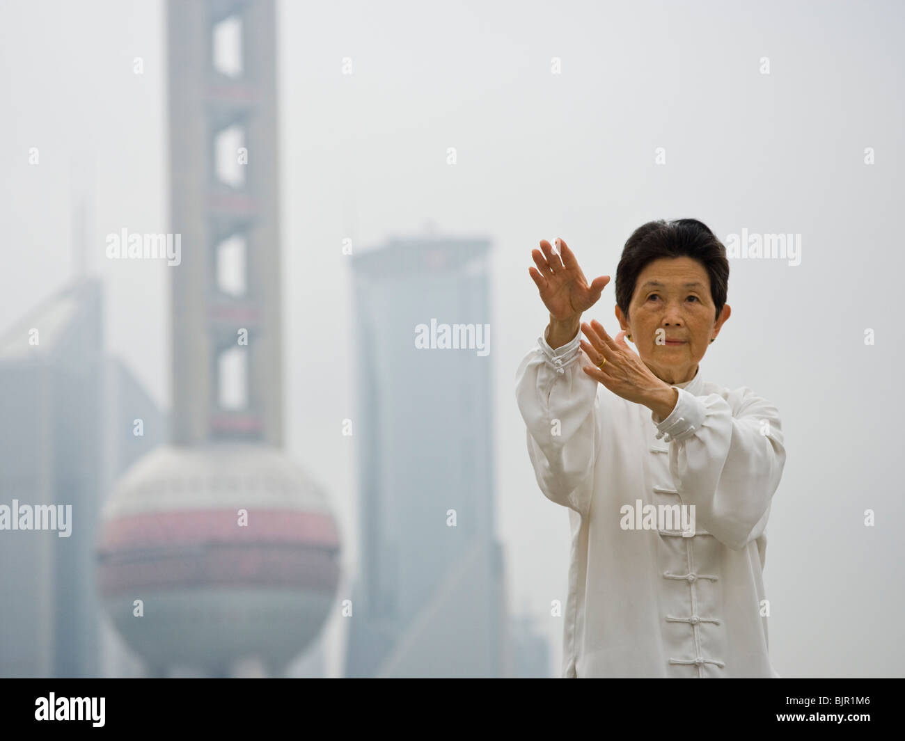 Tai chi shanghai woman hi-res stock photography and images - Alamy
