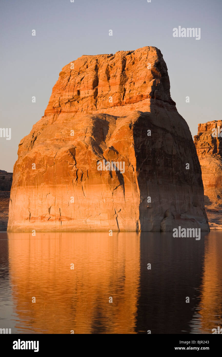 Lone Rock monolith, Lake Powell, Utah Stock Photo - Alamy