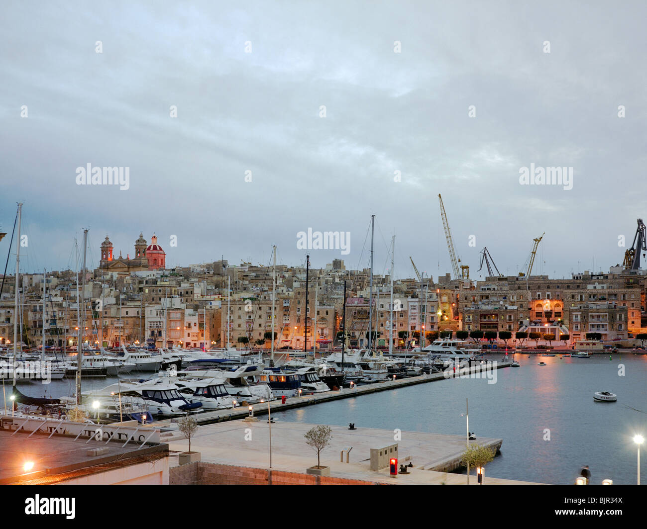 Yacht standard hi-res stock photography and images - Alamy