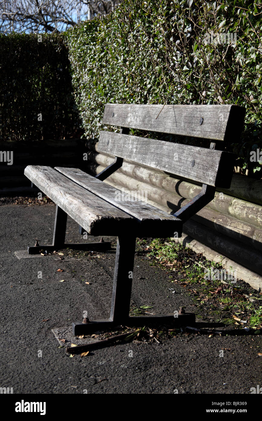 empty park bench Stock Photo - Alamy