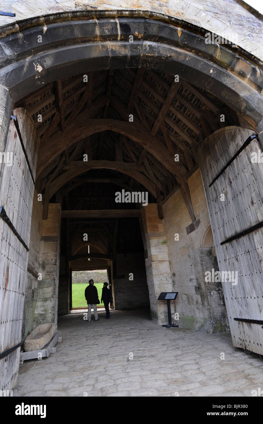 Cruck roof hi-res stock photography and images - Alamy