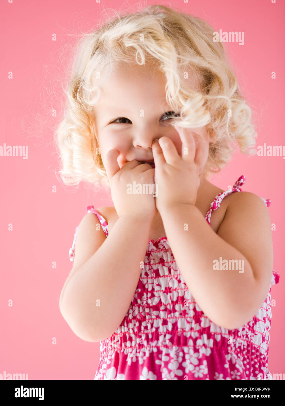 little girl smiling Stock Photo - Alamy