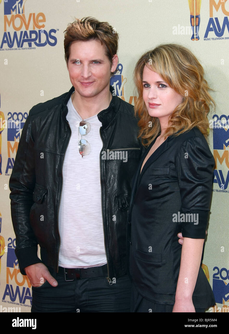 PETER FACINELLI ELIZABETH REASER 2009 MTV MOVIE AWARDS BURBANK LOS ...