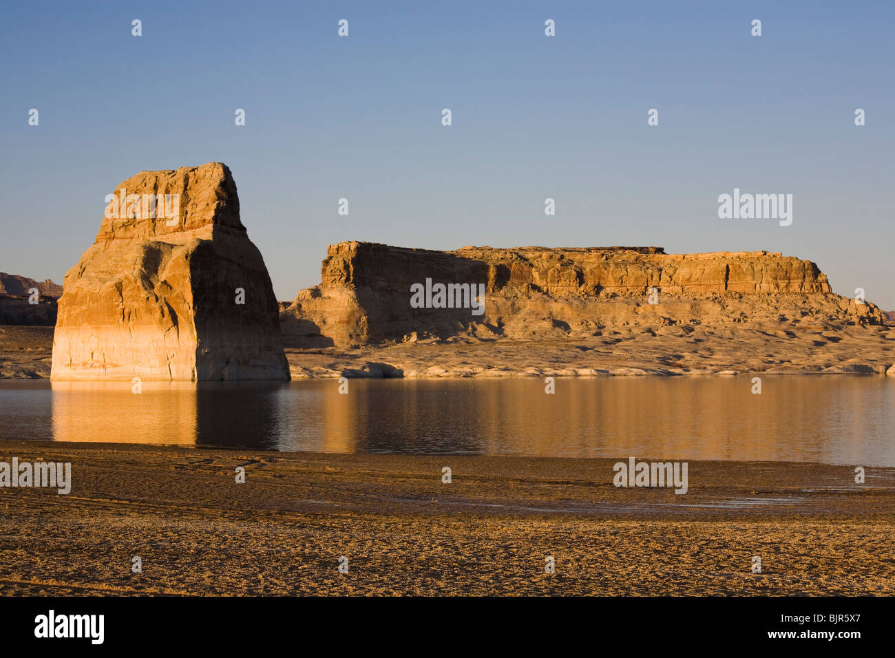 Lone Rock monolith, Lake Powell, Utah Stock Photo - Alamy