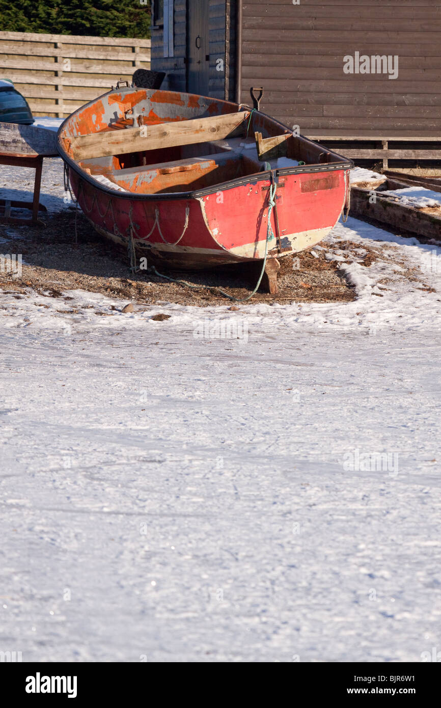 Beached rowing boat hi-res stock photography and images - Alamy