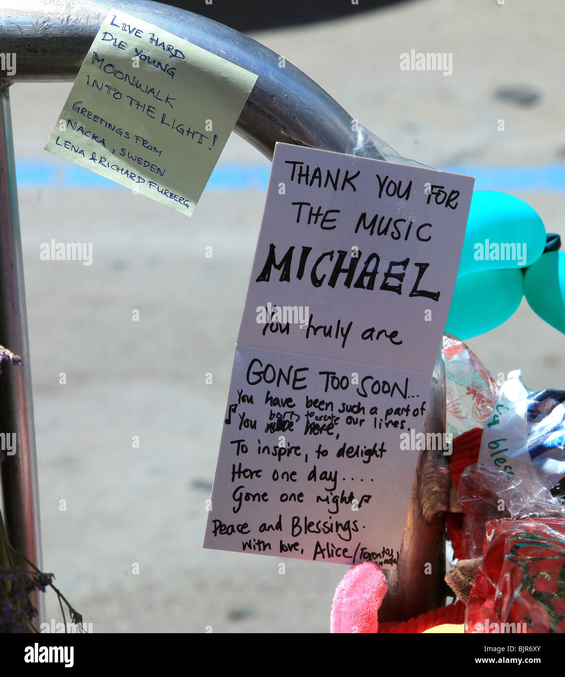 MICHAEL JACKSON STAR MICHAEL JACKSON'S WALK OF FAME STAR VIGIL ...