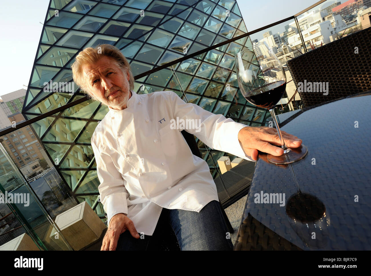 Chef french michelin 3 star pierre gagnaire tokyo japan restaurant hi ...