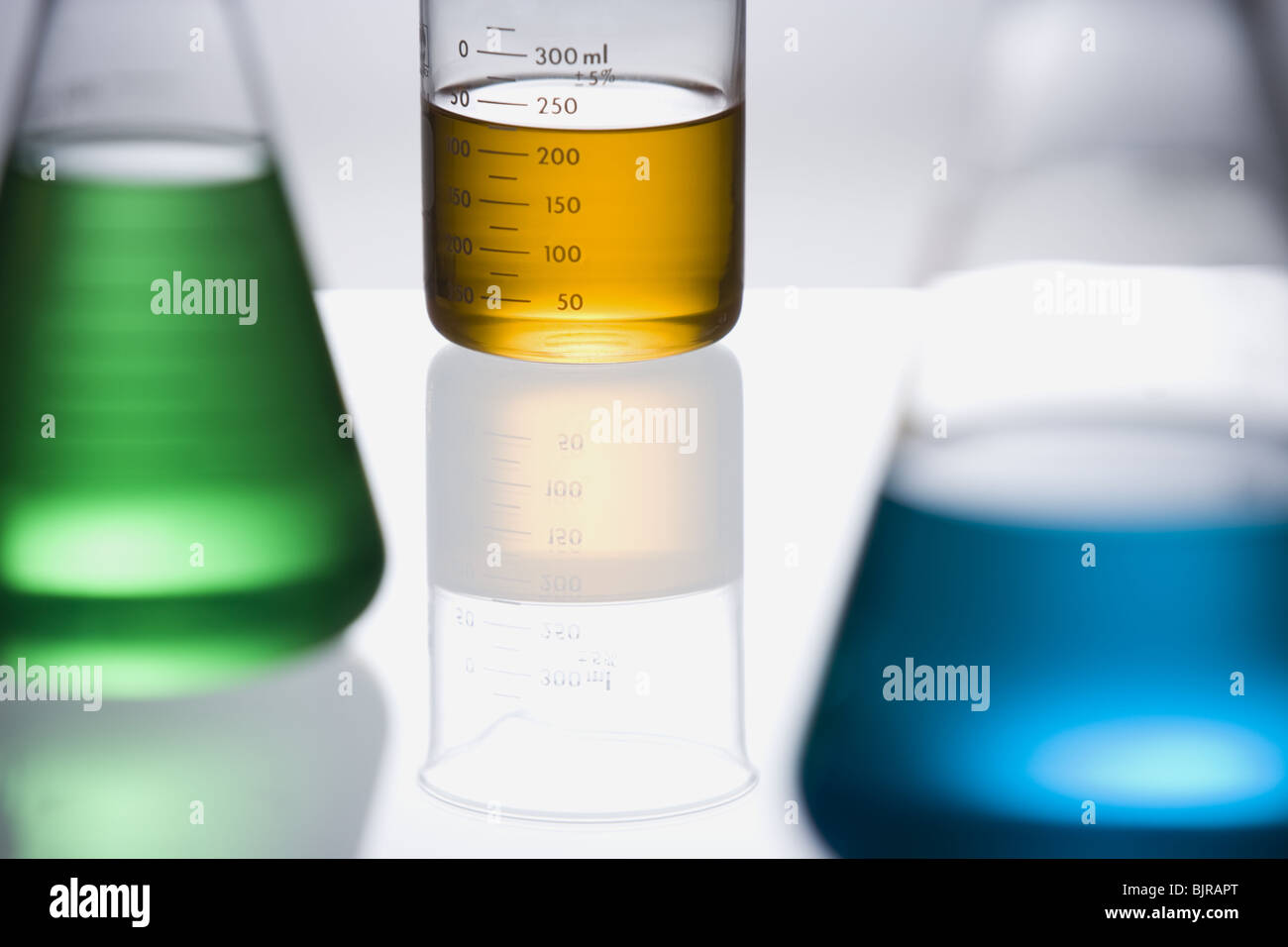Lab beakers no people hi-res stock photography and images - Alamy