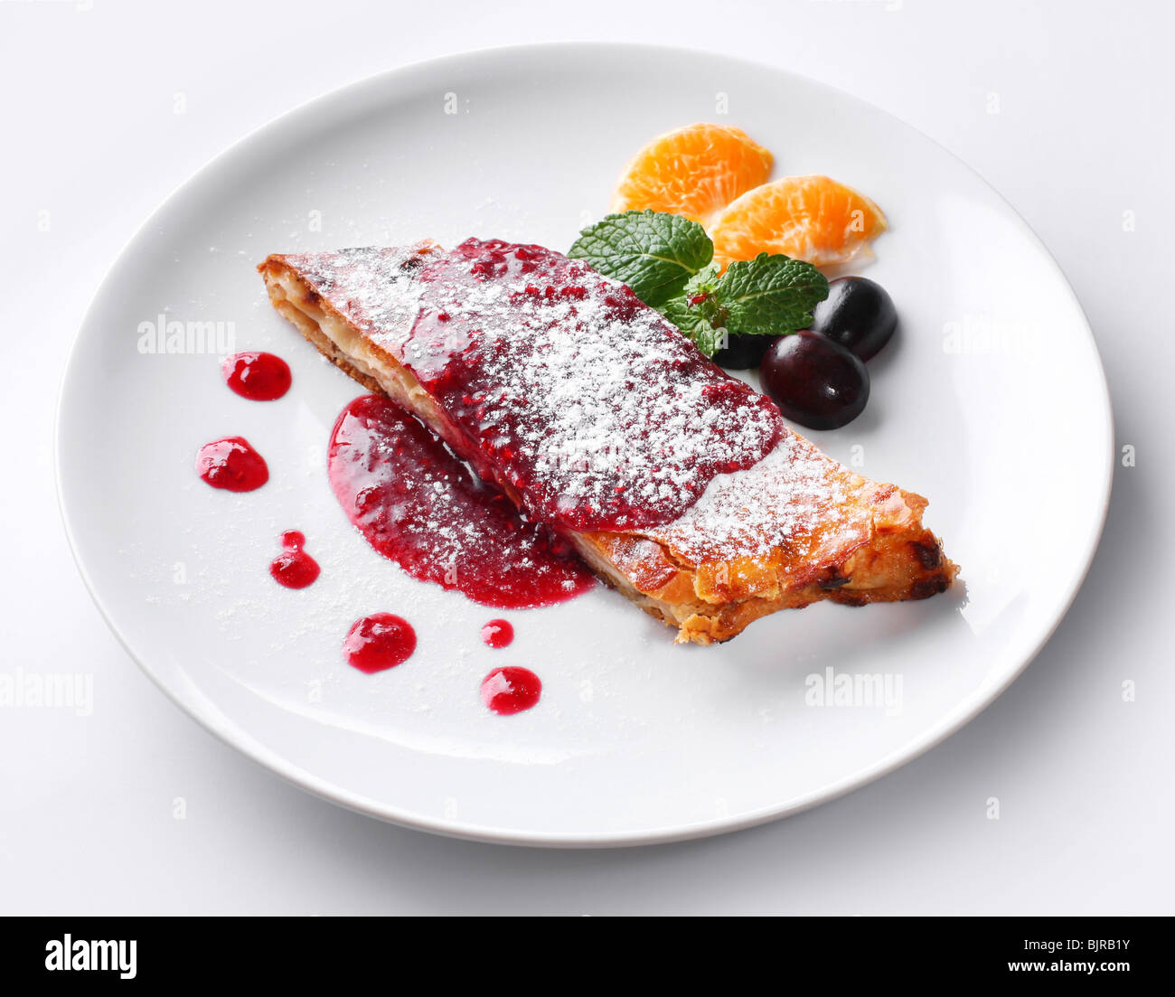 Apple and raspberry tart hi-res stock photography and images - Alamy