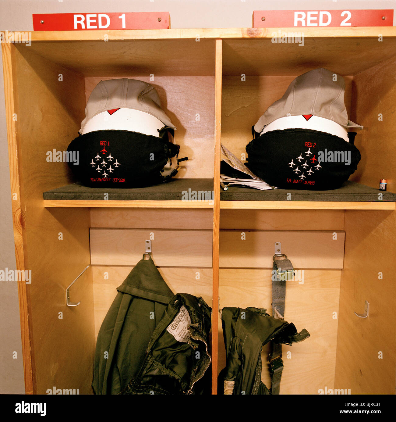 Teamwork between pilots hi-res stock photography and images - Alamy