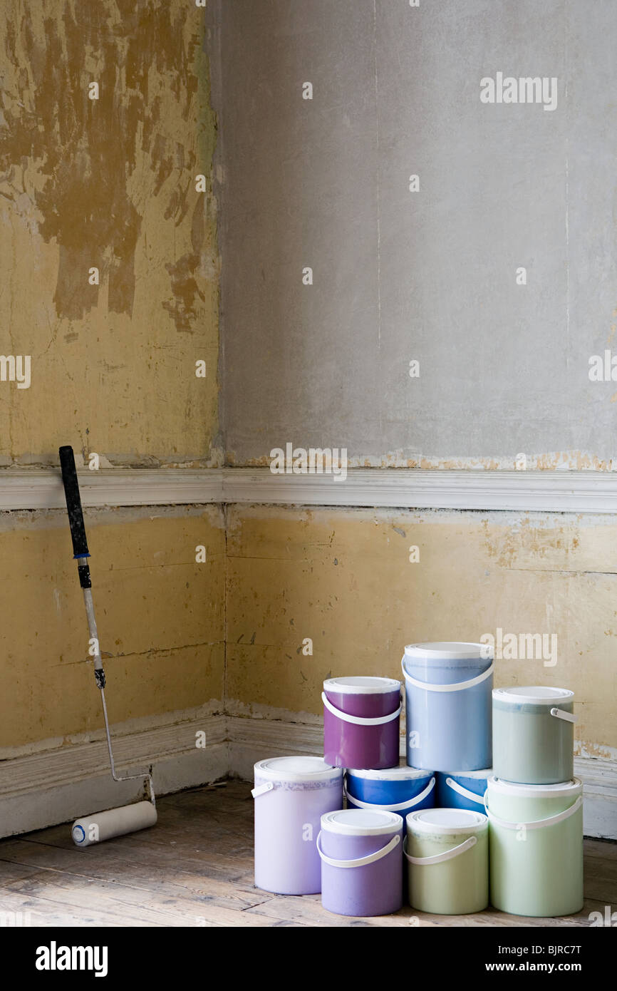 Paint in pots hi-res stock photography and images - Alamy