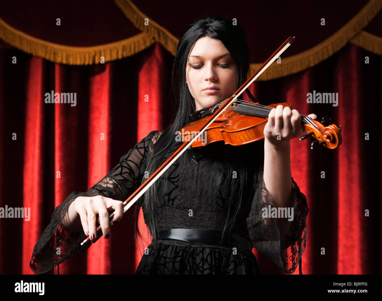 Woman with violin hi-res stock photography and images - Alamy