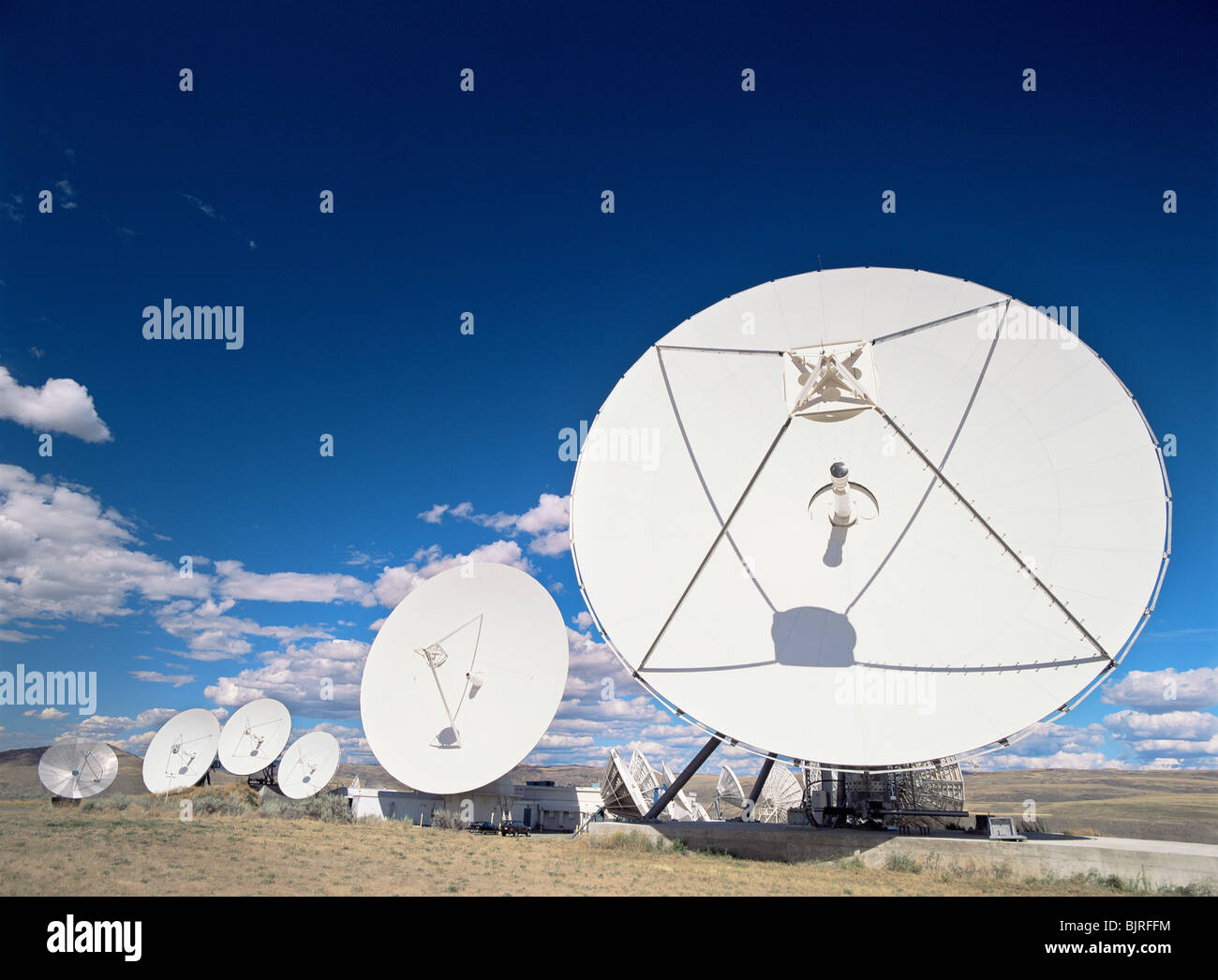 Communications antenna hi-res stock photography and images - Alamy