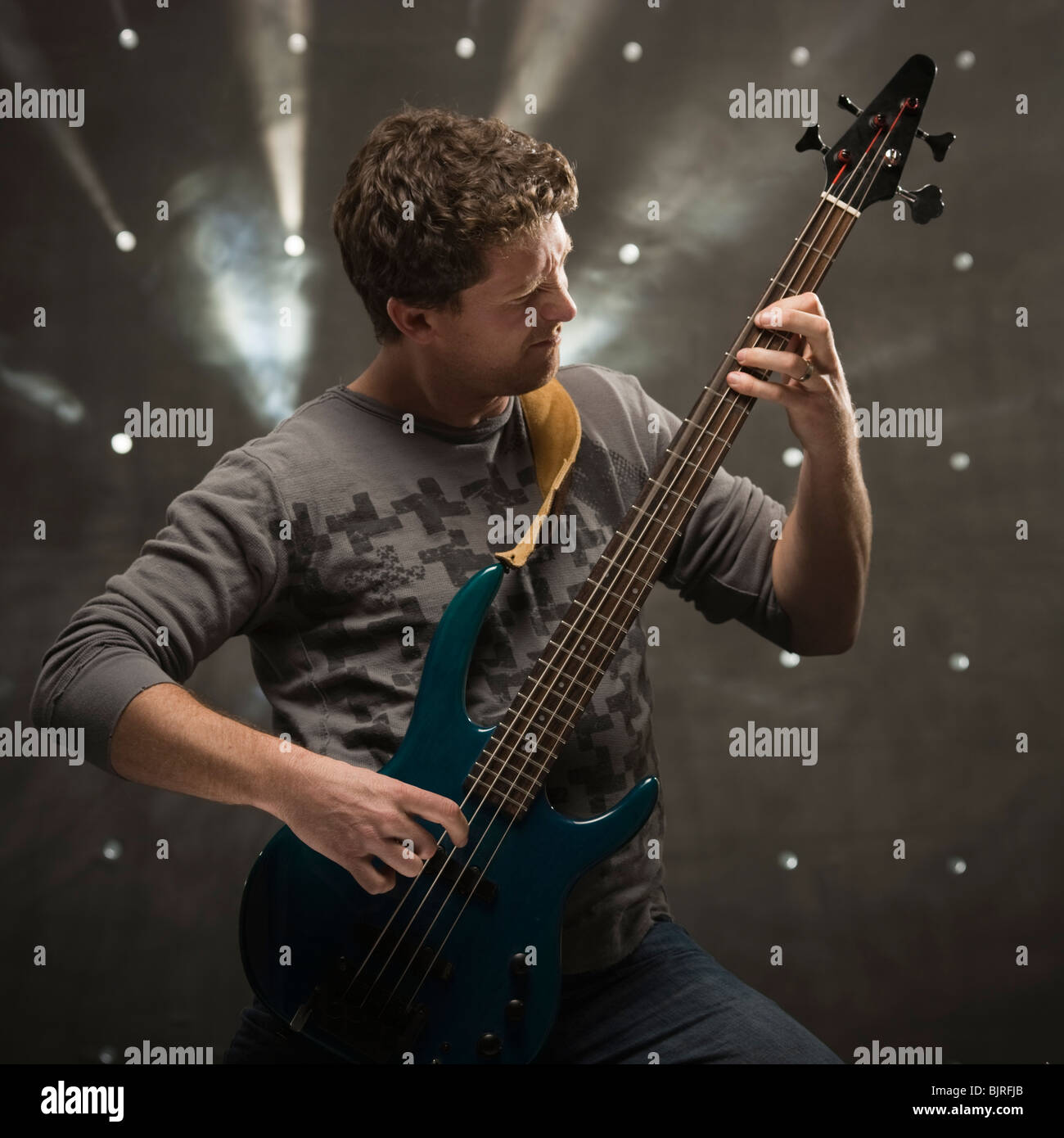 Young man playing electric guitar, studio shot Stock Photo - Alamy