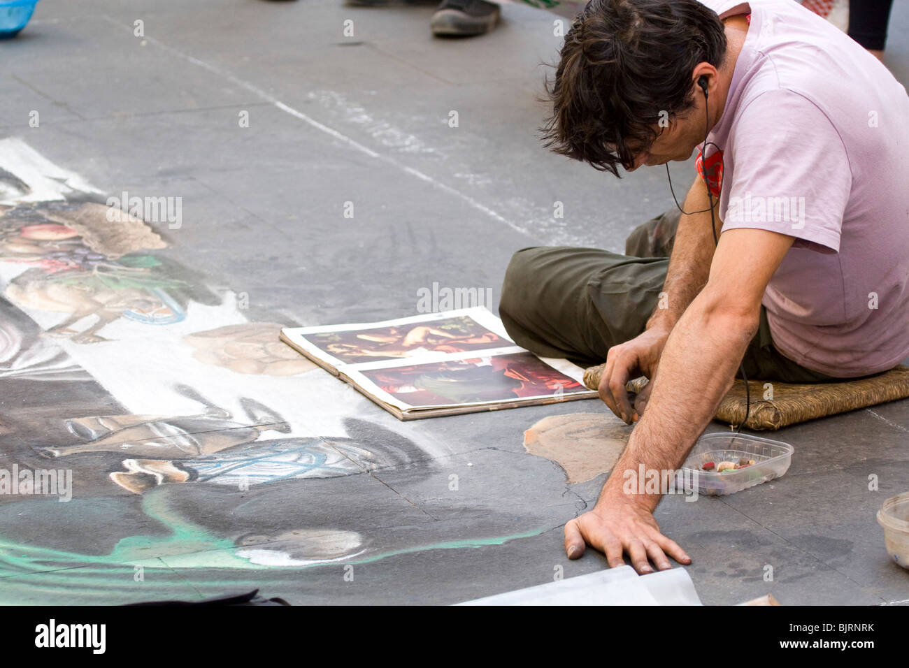 Street artist italy hi-res stock photography and images - Alamy
