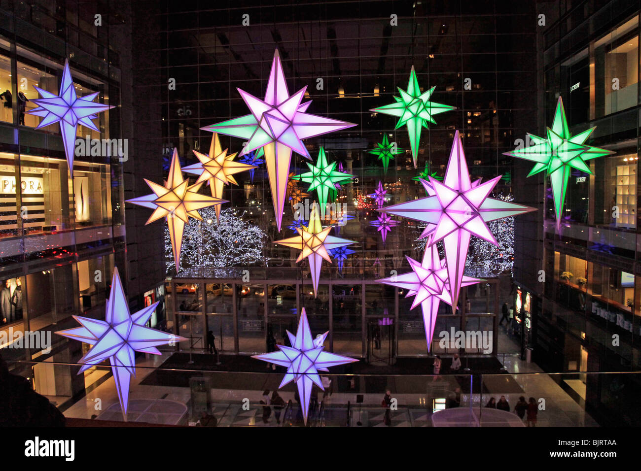 Time warner building interior hi-res stock photography and images - Alamy