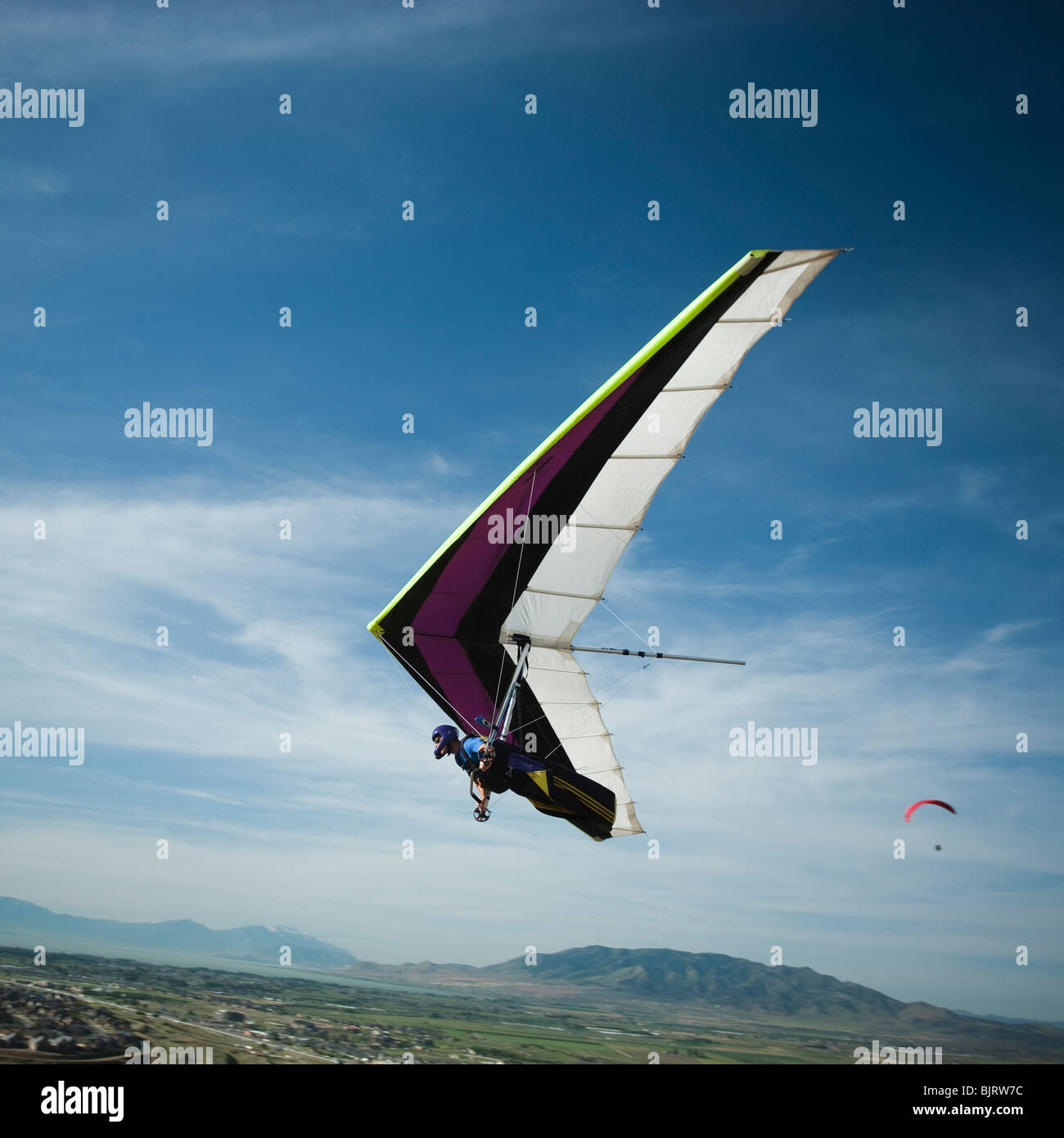 Flying over the horizon hi-res stock photography and images - Alamy
