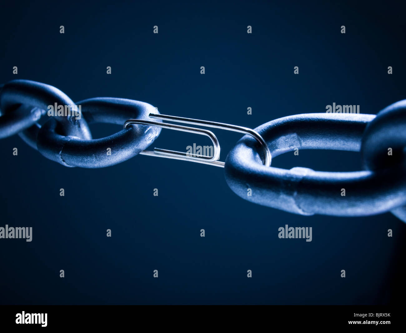 Weakest link hi-res stock photography and images - Alamy