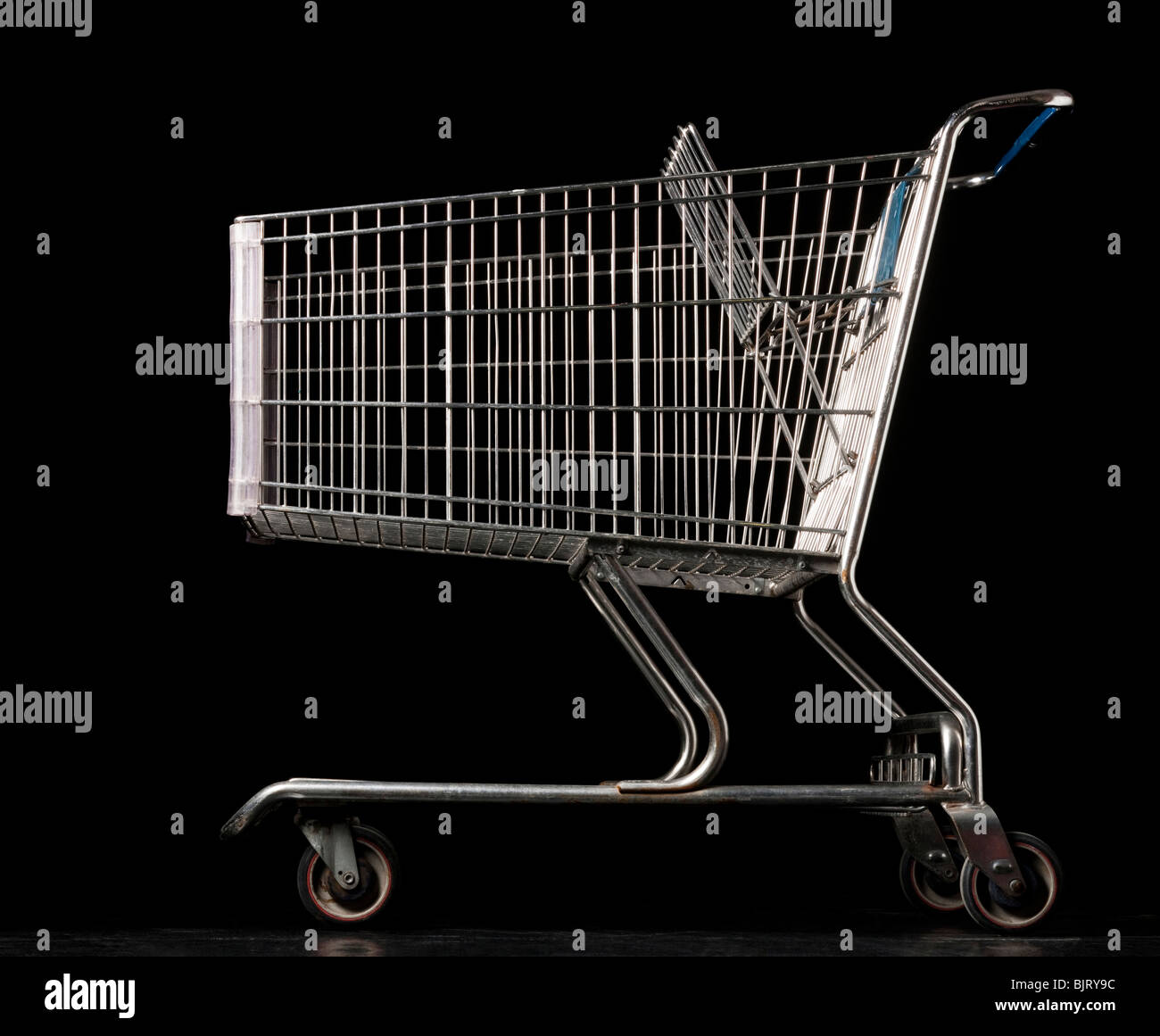 Black metal shopping cart hi-res stock photography and images - Alamy