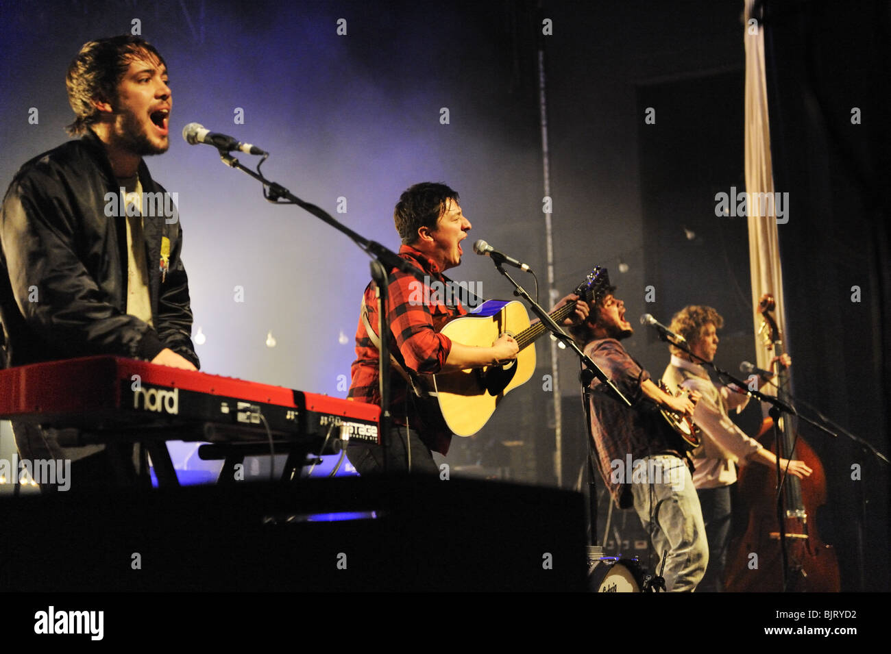 Mumford and sons band hi-res stock photography and images - Alamy