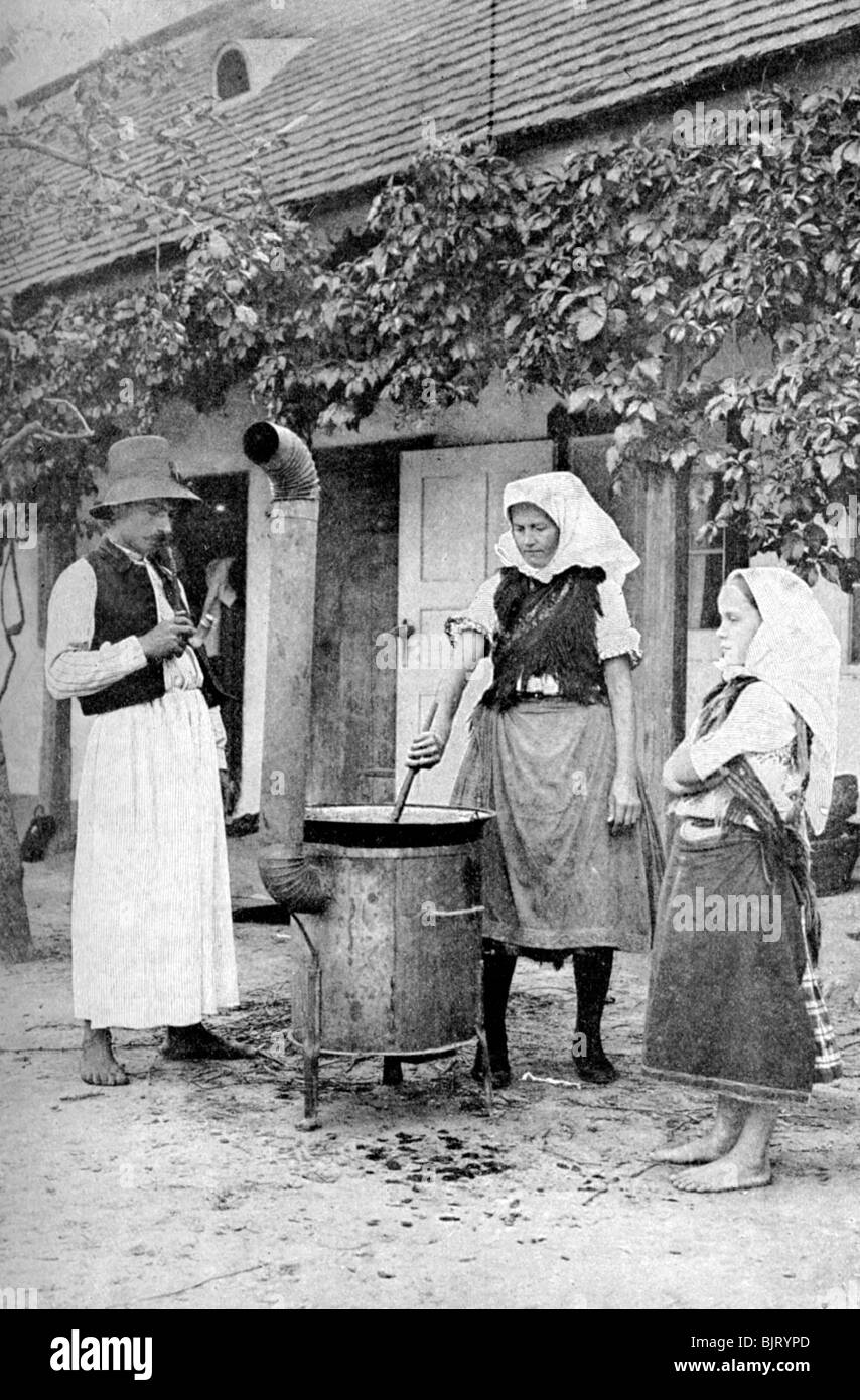 Poverty woman 1920s hi-res stock photography and images - Alamy