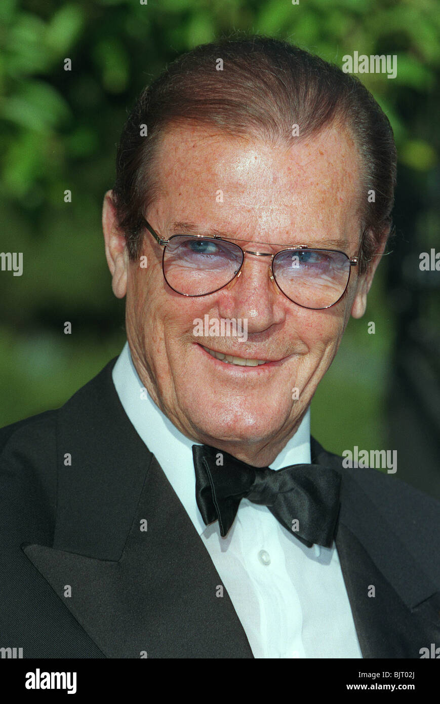 Portrait actor roger moore hi-res stock photography and images - Alamy