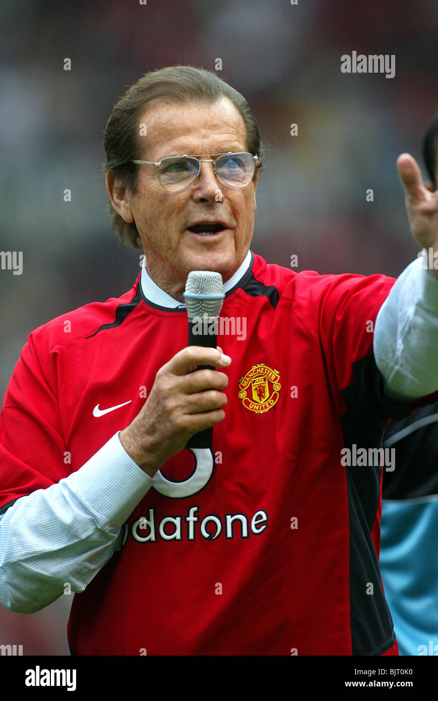 ROGER MOORE MANCHESTER UTD V BOCA JUNIORS OLD TRAFFORD MANCHESTER ...