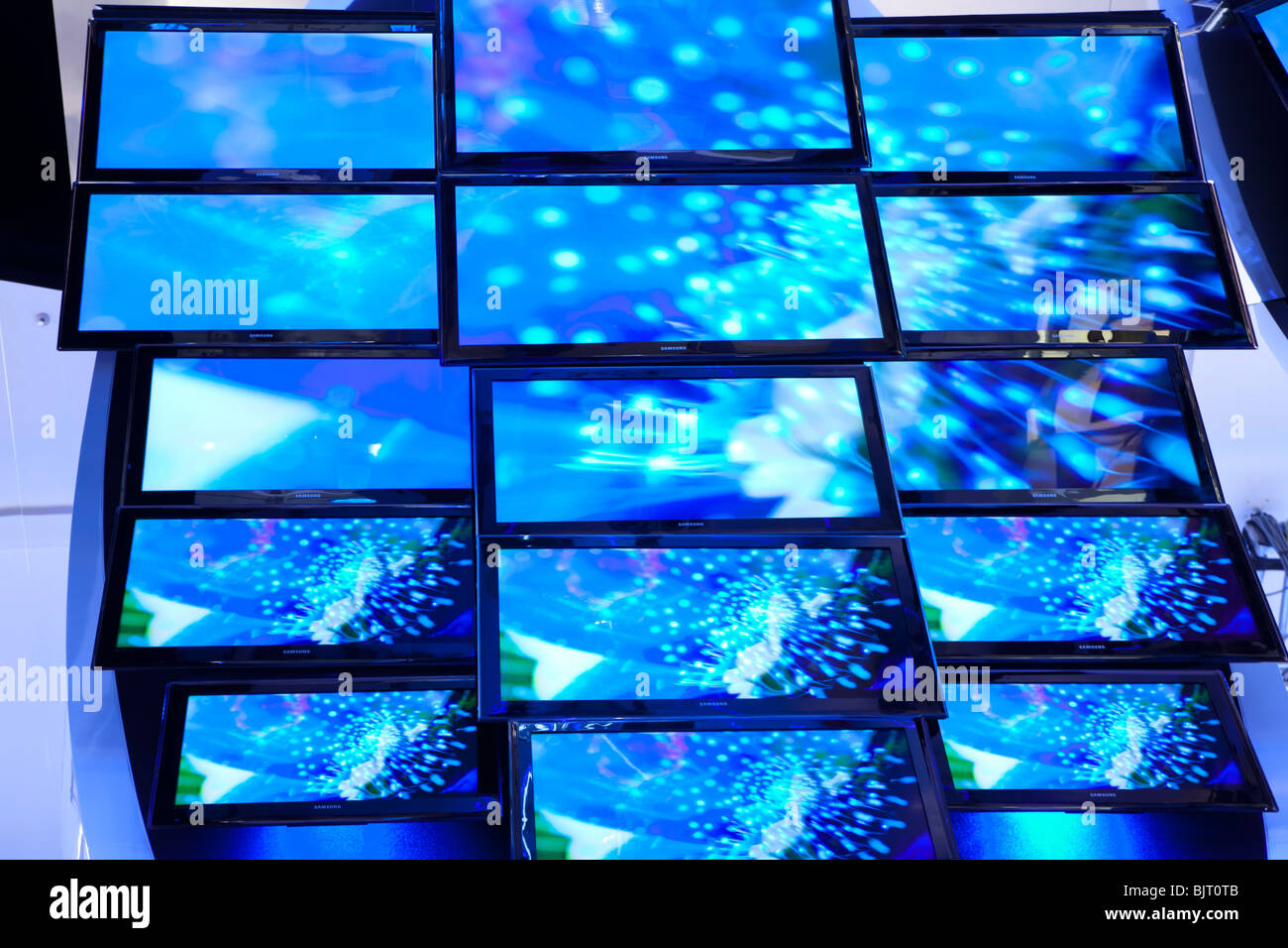 Tv screens wall hi-res stock photography and images - Alamy