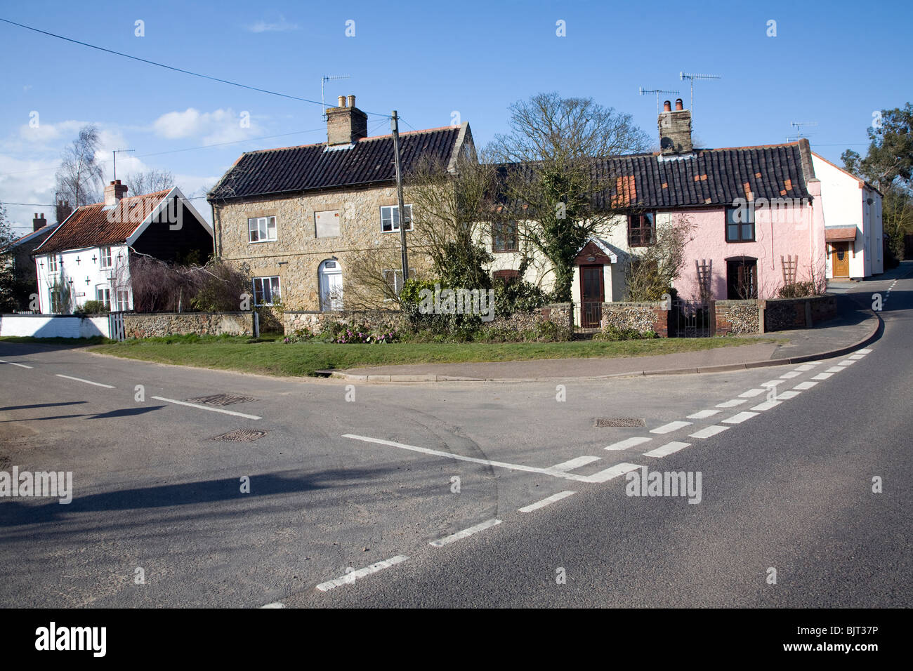Cottages village of Snape, Suffolk Stock Photo - Alamy