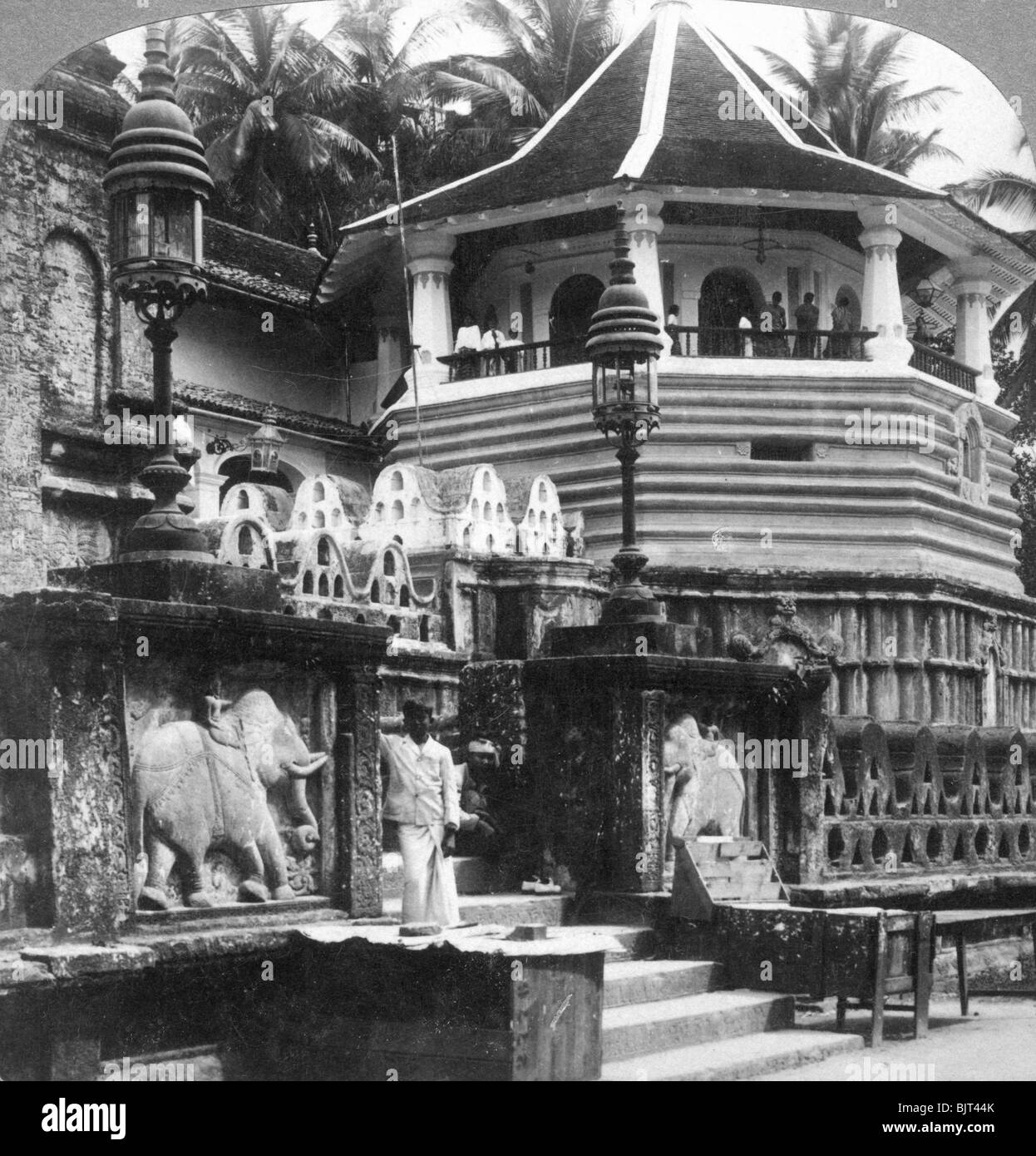 Sri dalada maligawa shrine Black and White Stock Photos & Images - Alamy