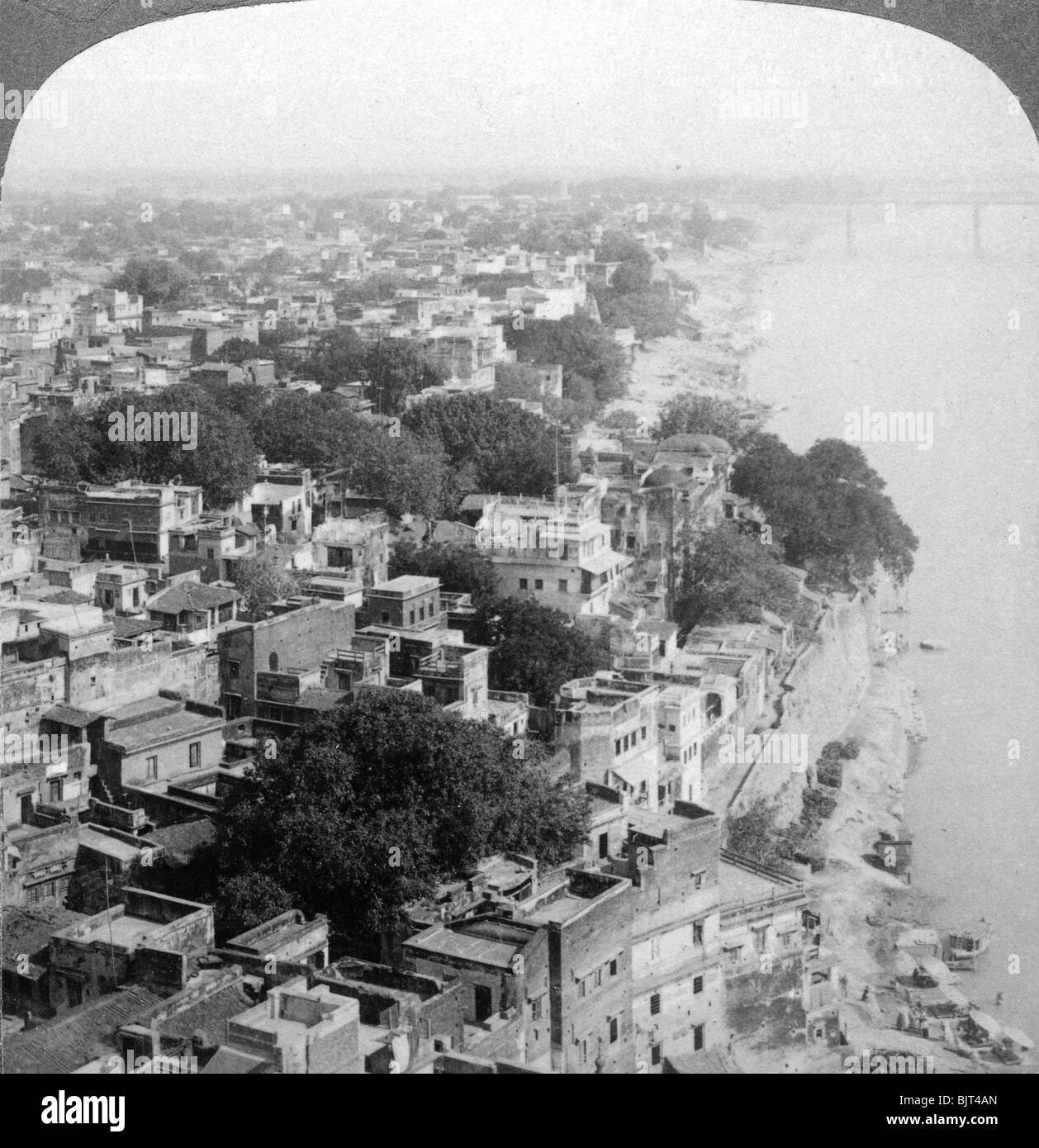 Cityscape varanasi uttar pradesh Black and White Stock Photos & Images ...