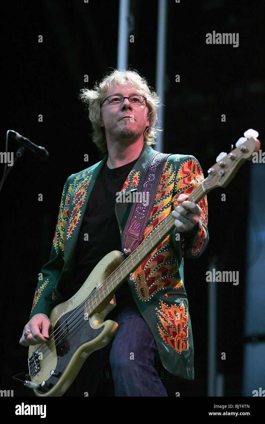 Mike mills r e m hi-res stock photography and images - Alamy