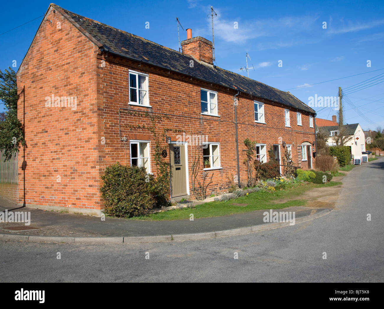 Terraced cottages hi-res stock photography and images - Alamy