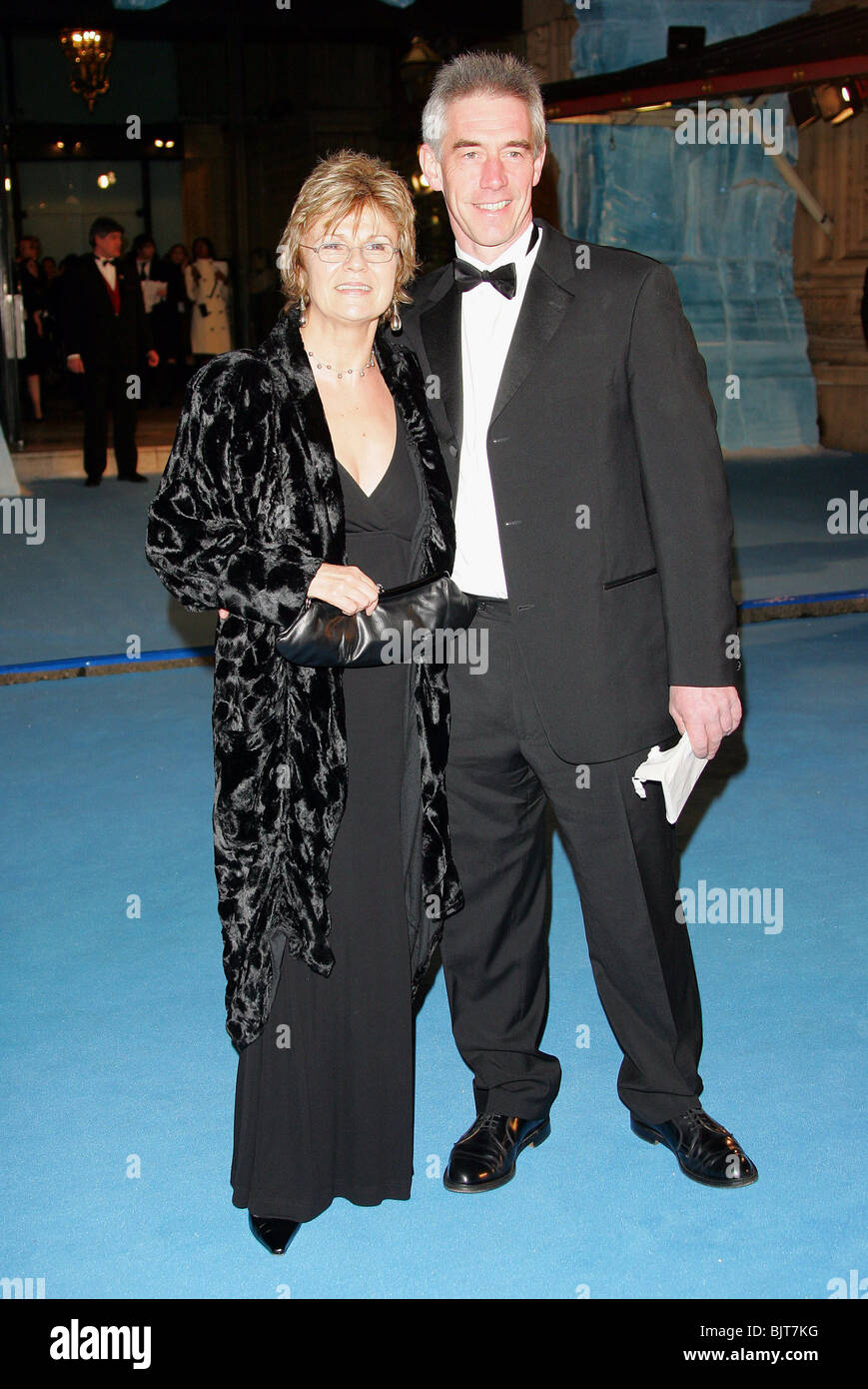 JULIE WALTERS & GUEST THE CHRONICLES OF NARNIA FILM PREMIER THE ROYAL ALBERT HALL LONDON ENGLAND ...
