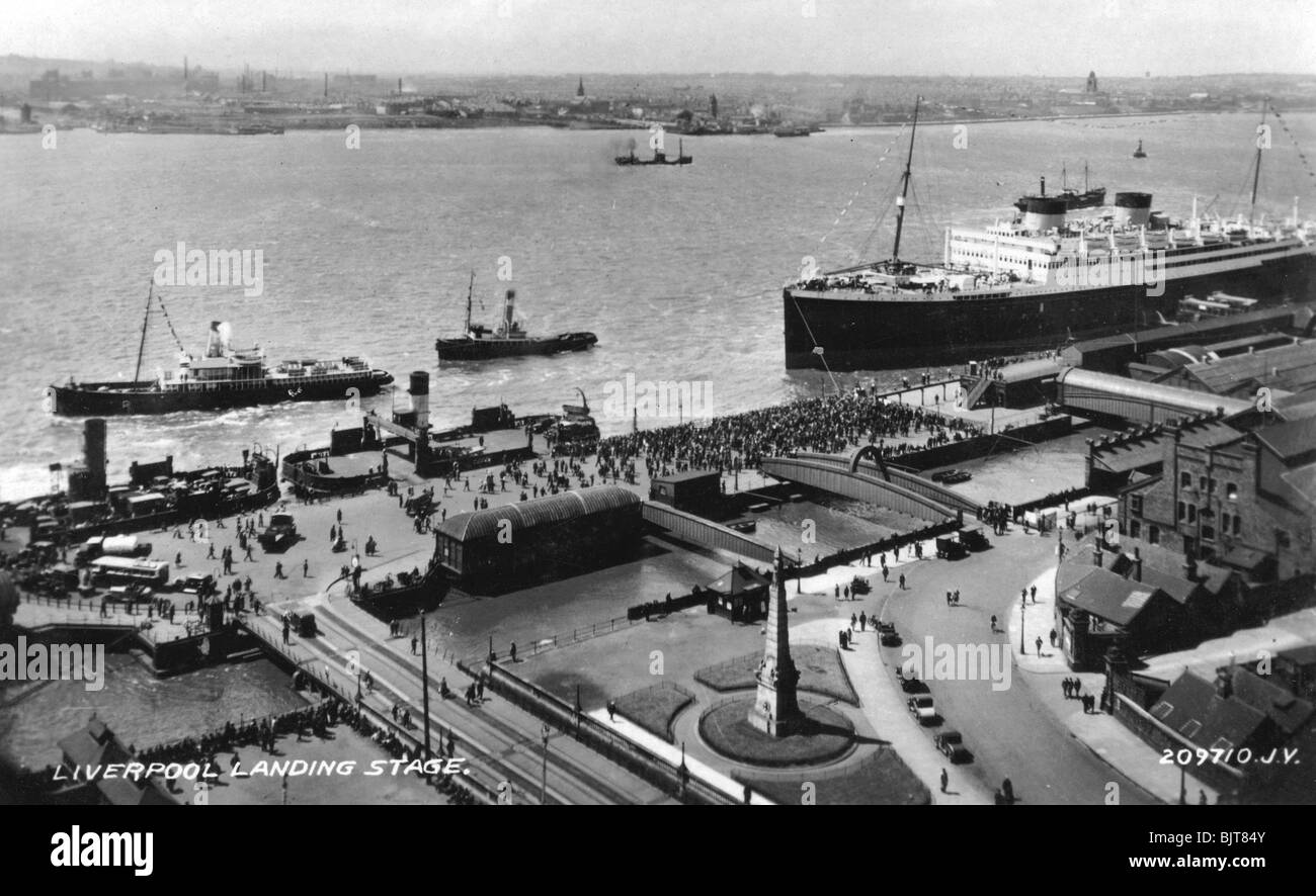 The landing stage at Liverpool docks, Merseyside, early 20th century ...