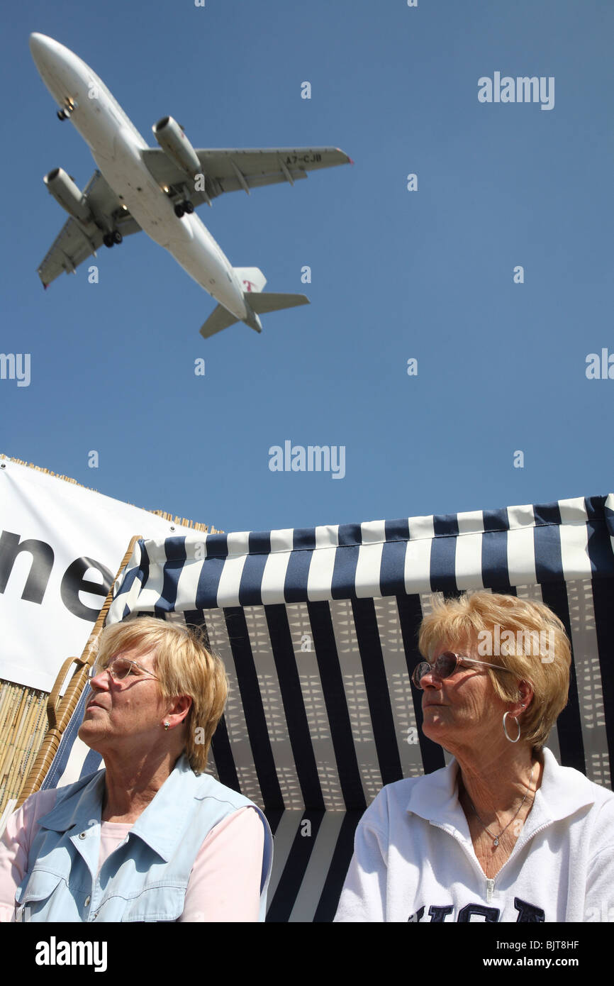 Flying over the heads hi-res stock photography and images - Alamy