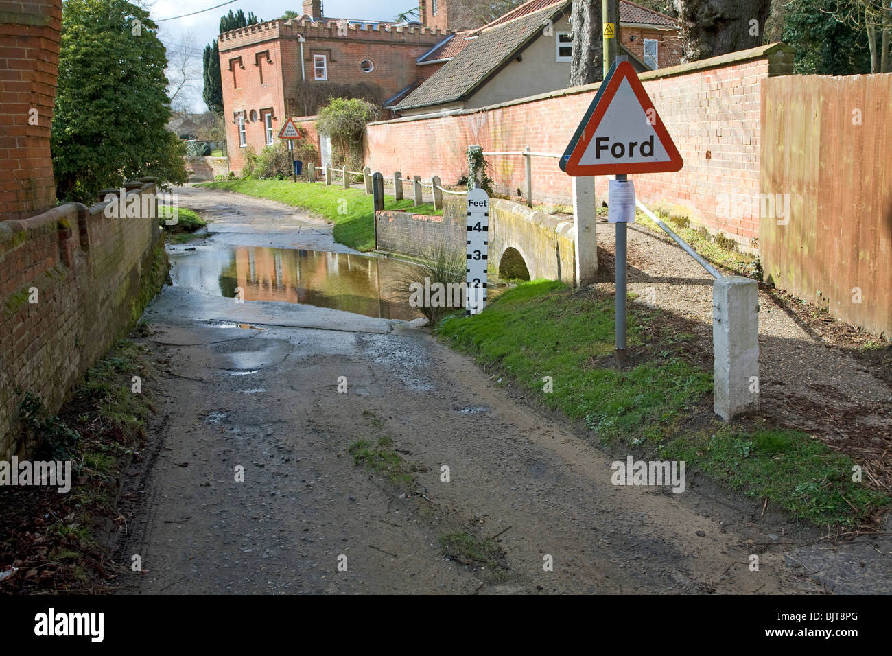 Ford crossing road hi-res stock photography and images - Alamy