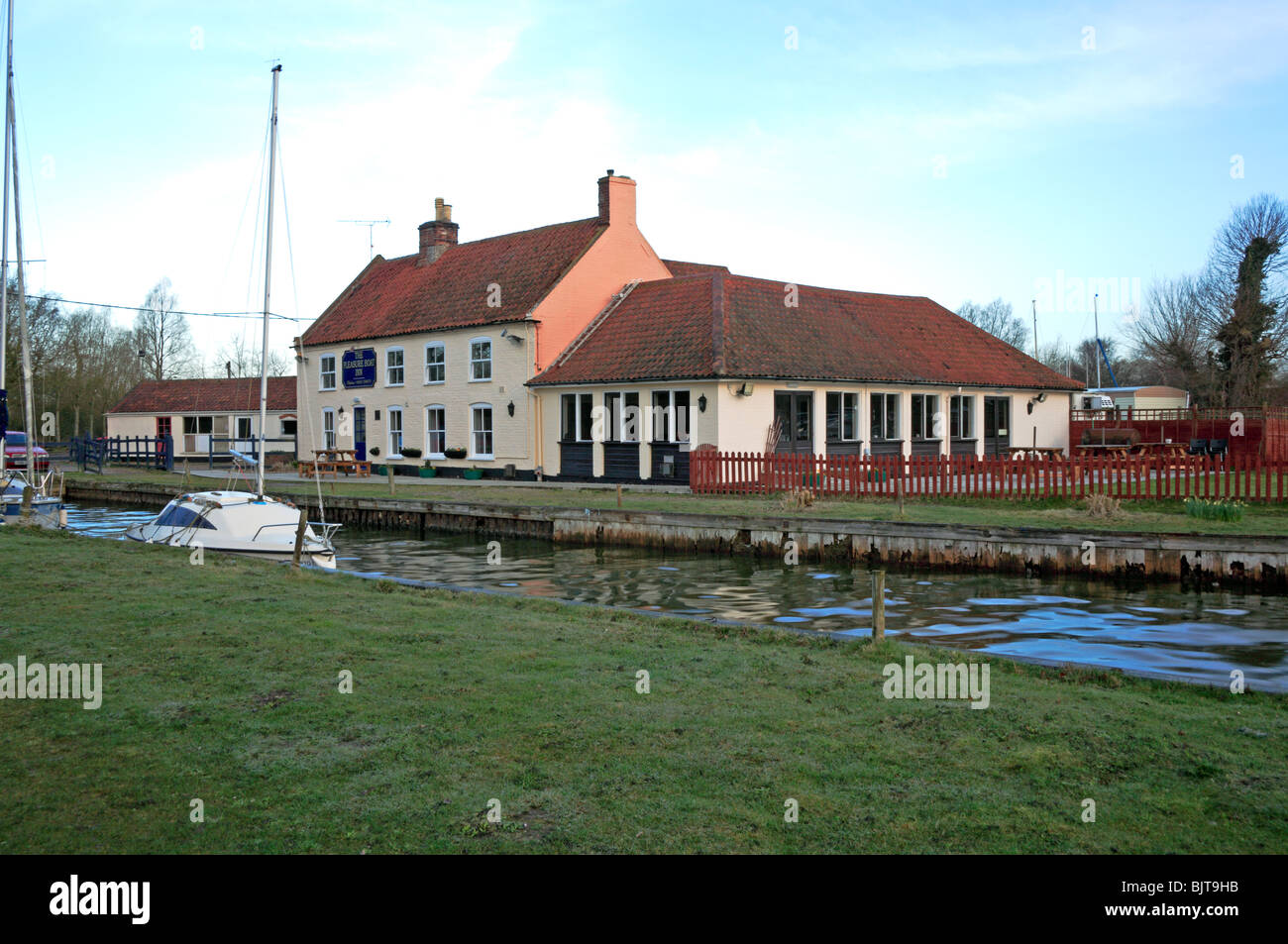 The staithe and Pleasure Boat Inn at Hickling, Norfolk, England, United ...