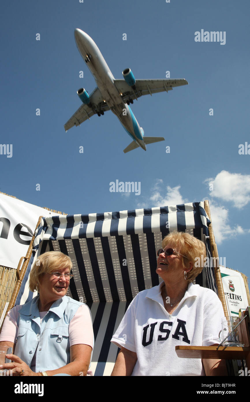 Annoy aeroplane hi-res stock photography and images - Alamy