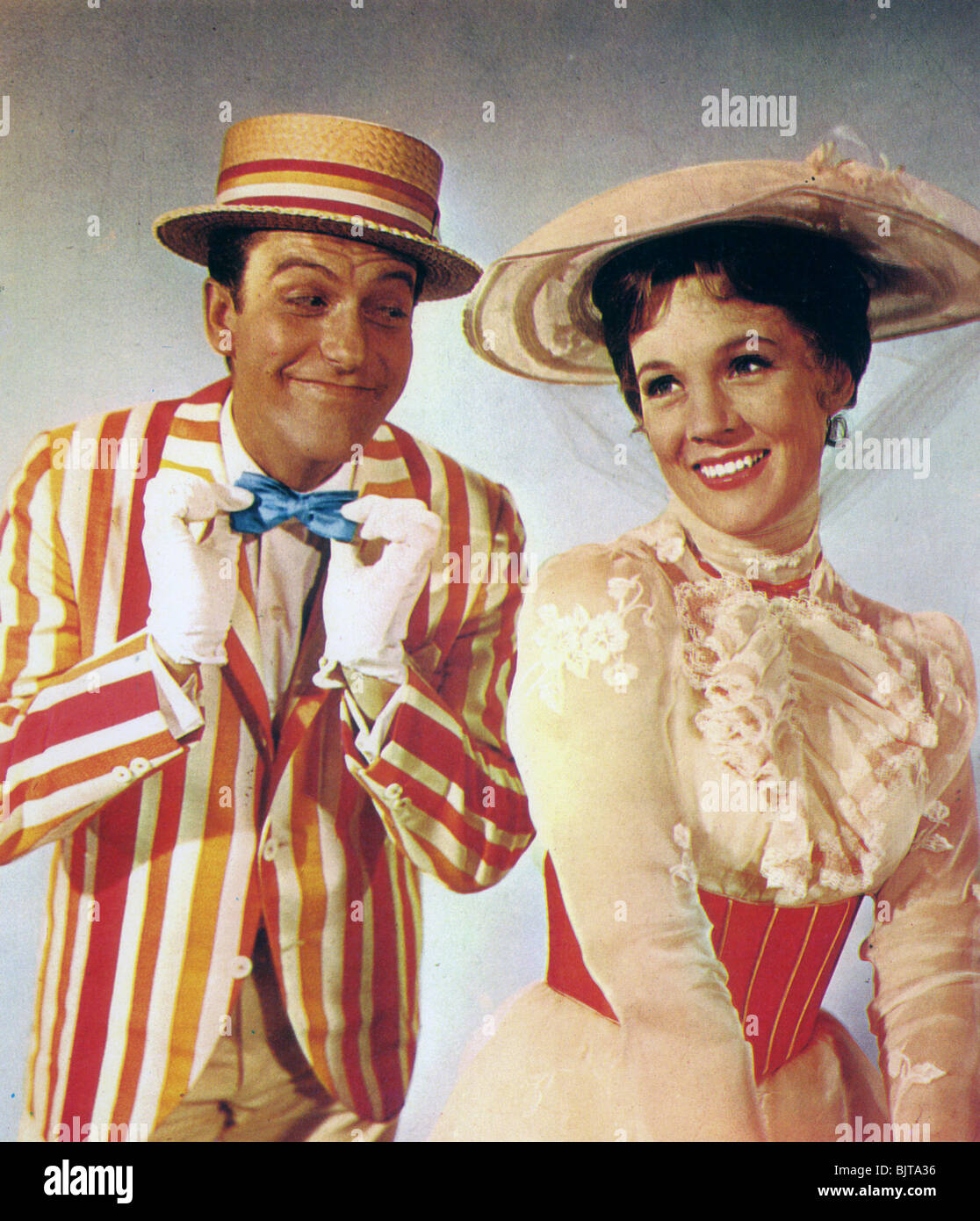 MARY POPPINS - 1964 Walt Dsiney film with Julie Andrews and Dick Van ...